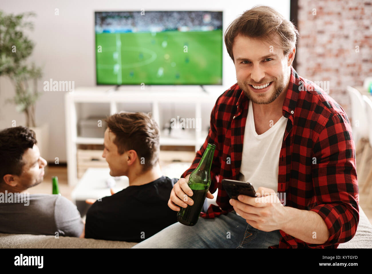 Mobile phone watching sport hi-res stock photography and images - Alamy