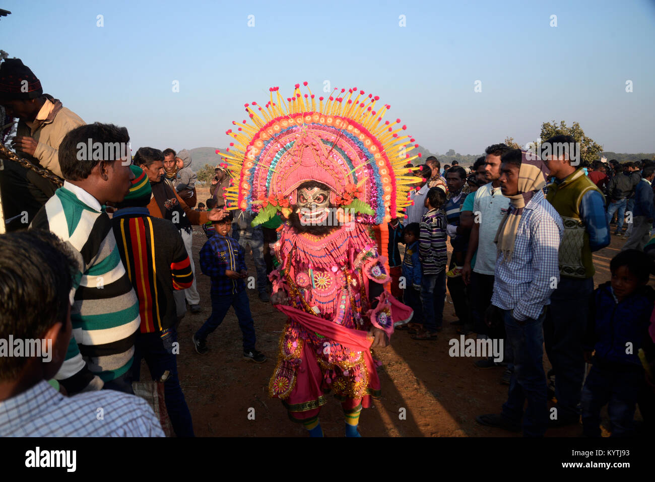 Purulia, India. 16th Jan, 2018. Tribal artist practice Chau Nach or ...