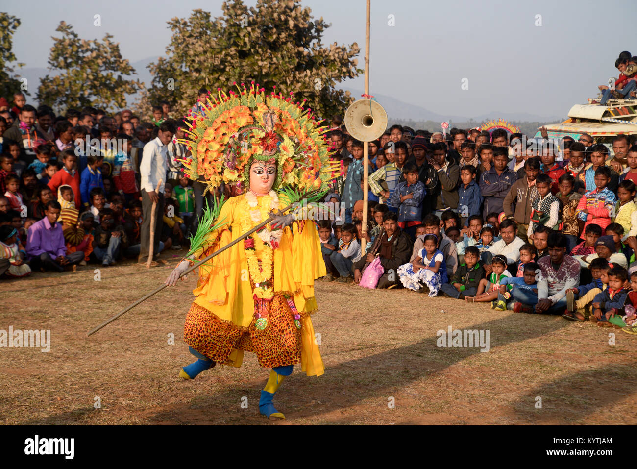 Purulia, India. 16th Jan, 2018. Tribal men perform Chau Nach or local ...