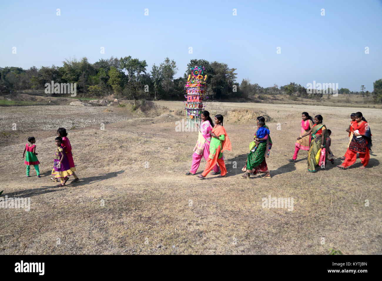 Purulia, India. 16th Jan, 2018. Tribal women carry Tusu idols through ...