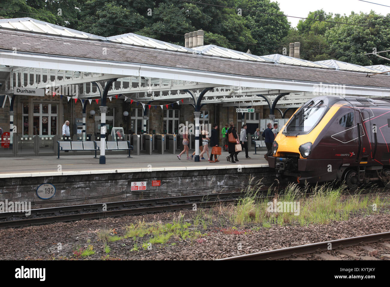 Durham railway station hi-res stock photography and images - Alamy