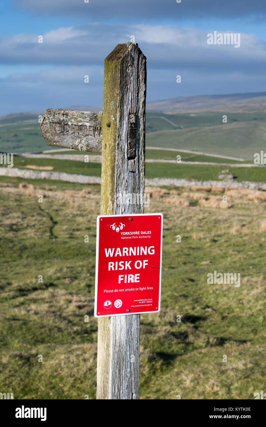 Fire warning signs hi-res stock photography and images - Alamy