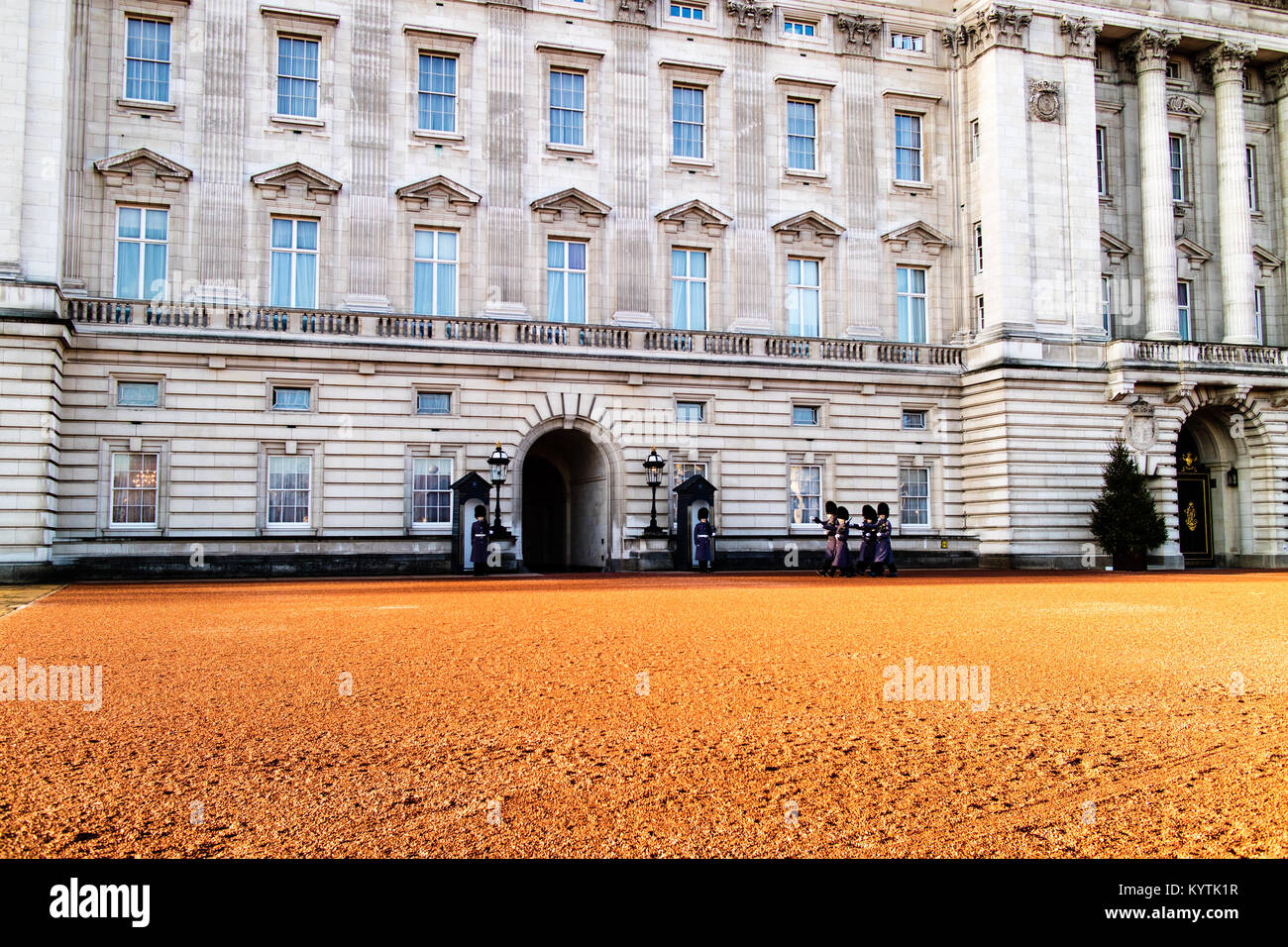 Buckingham palace grounds hi-res stock photography and images - Alamy