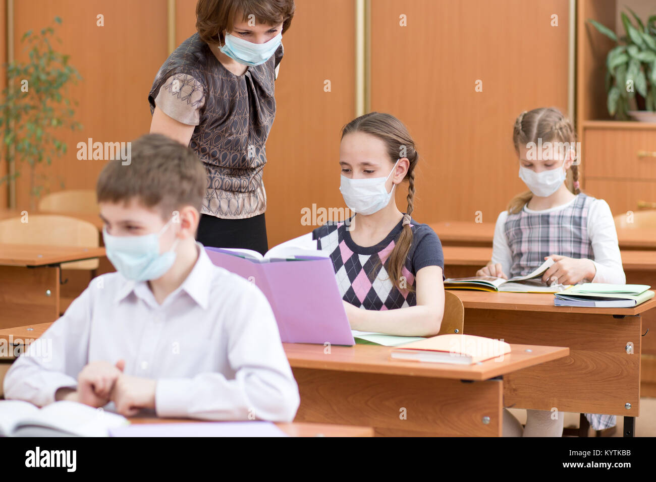 Kids with masks classroom hi-res stock photography and images - Alamy