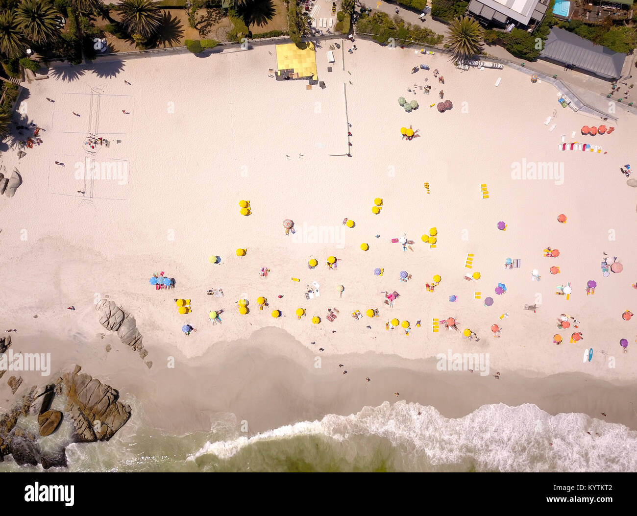 Overhead summer beach hi-res stock photography and images - Alamy