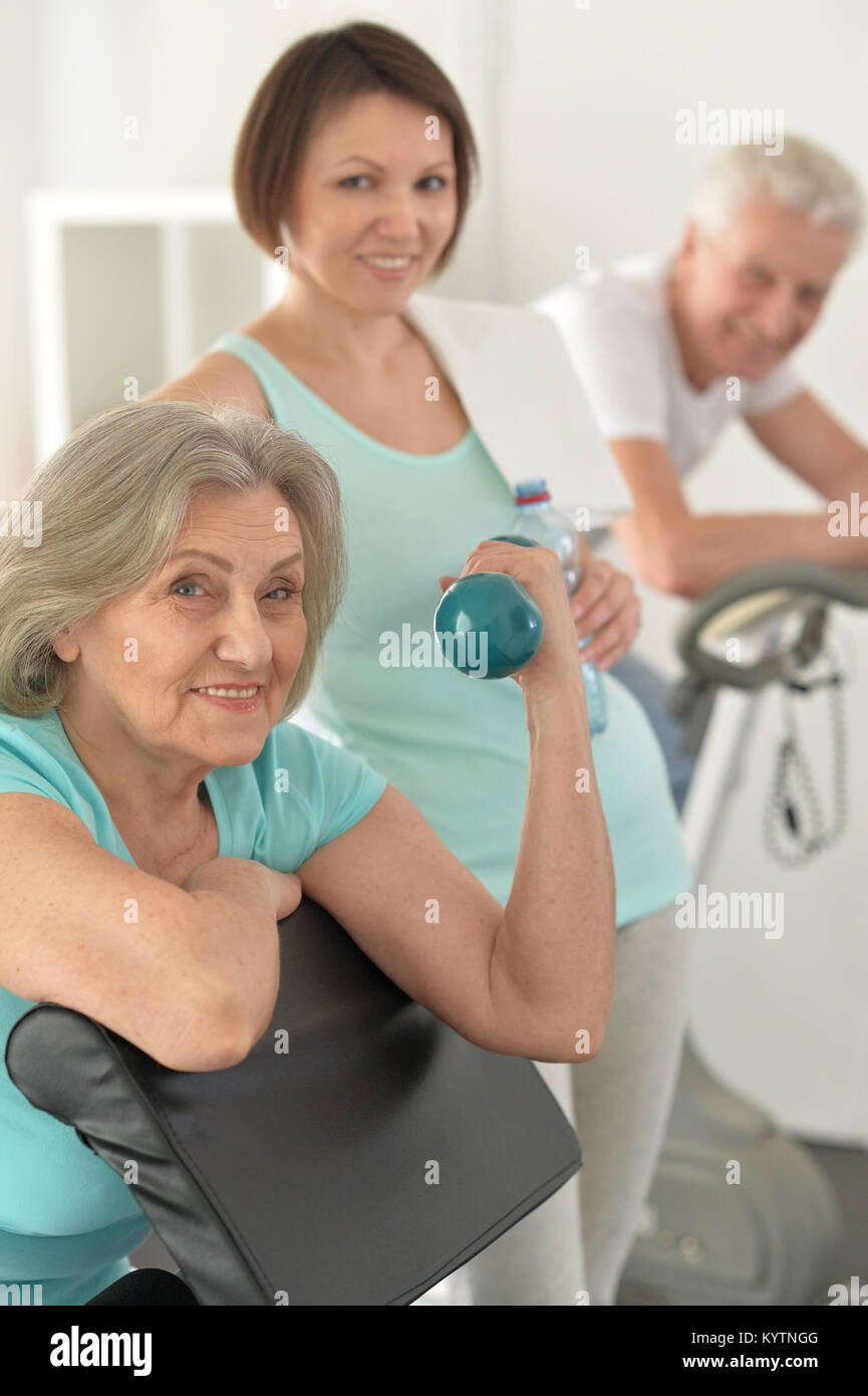 people exercising in gym Stock Photo - Alamy