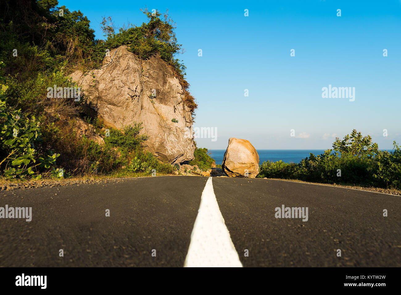 Rock Fall Cliff Ocean Rock Slide Hi Res Stock Photography And Images