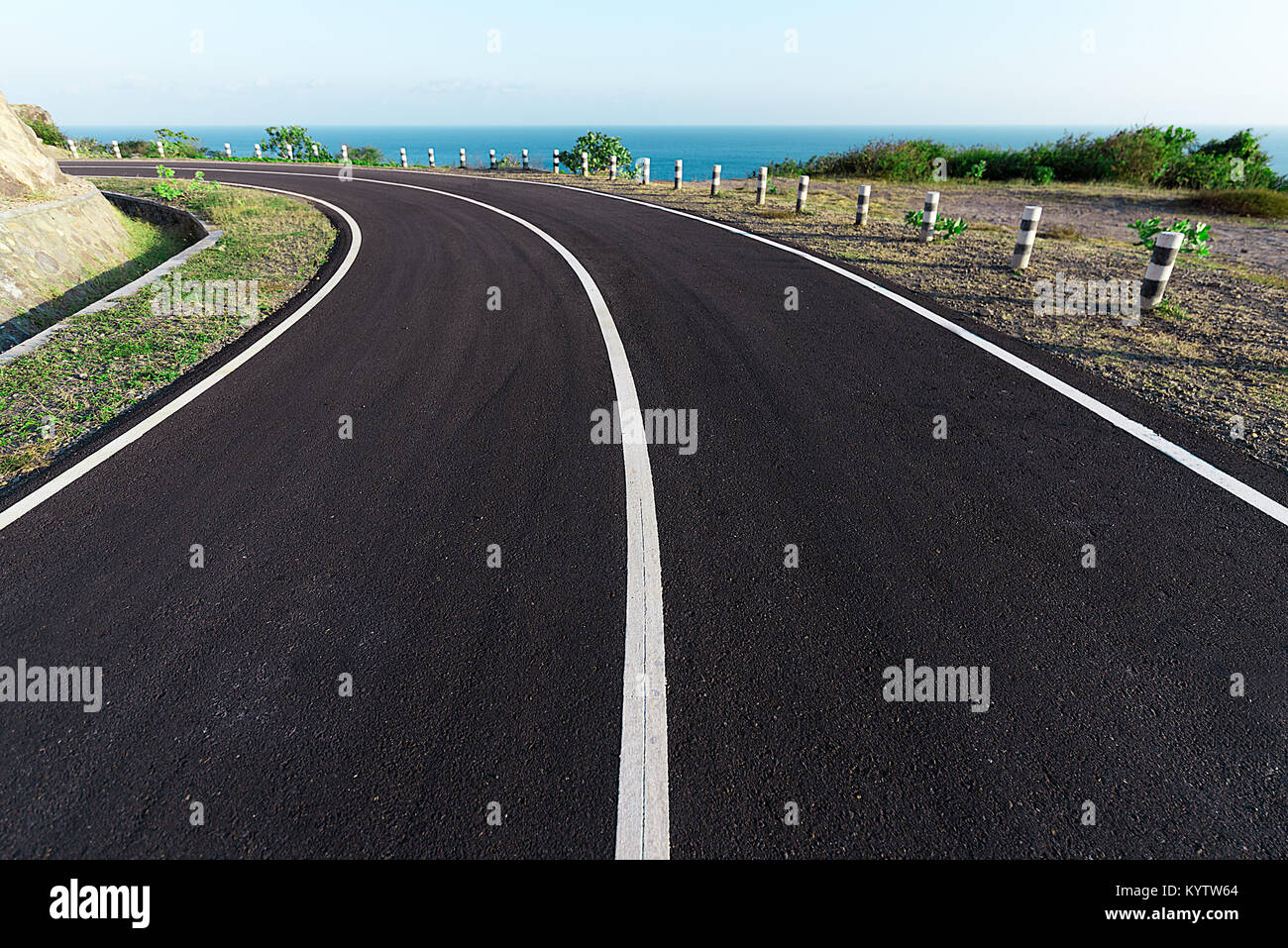 Asphalt roadway hi-res stock photography and images - Alamy