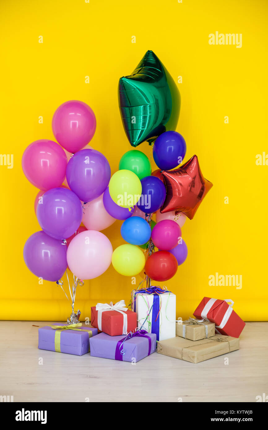 Set different colorful balloons hi-res stock photography and images - Alamy