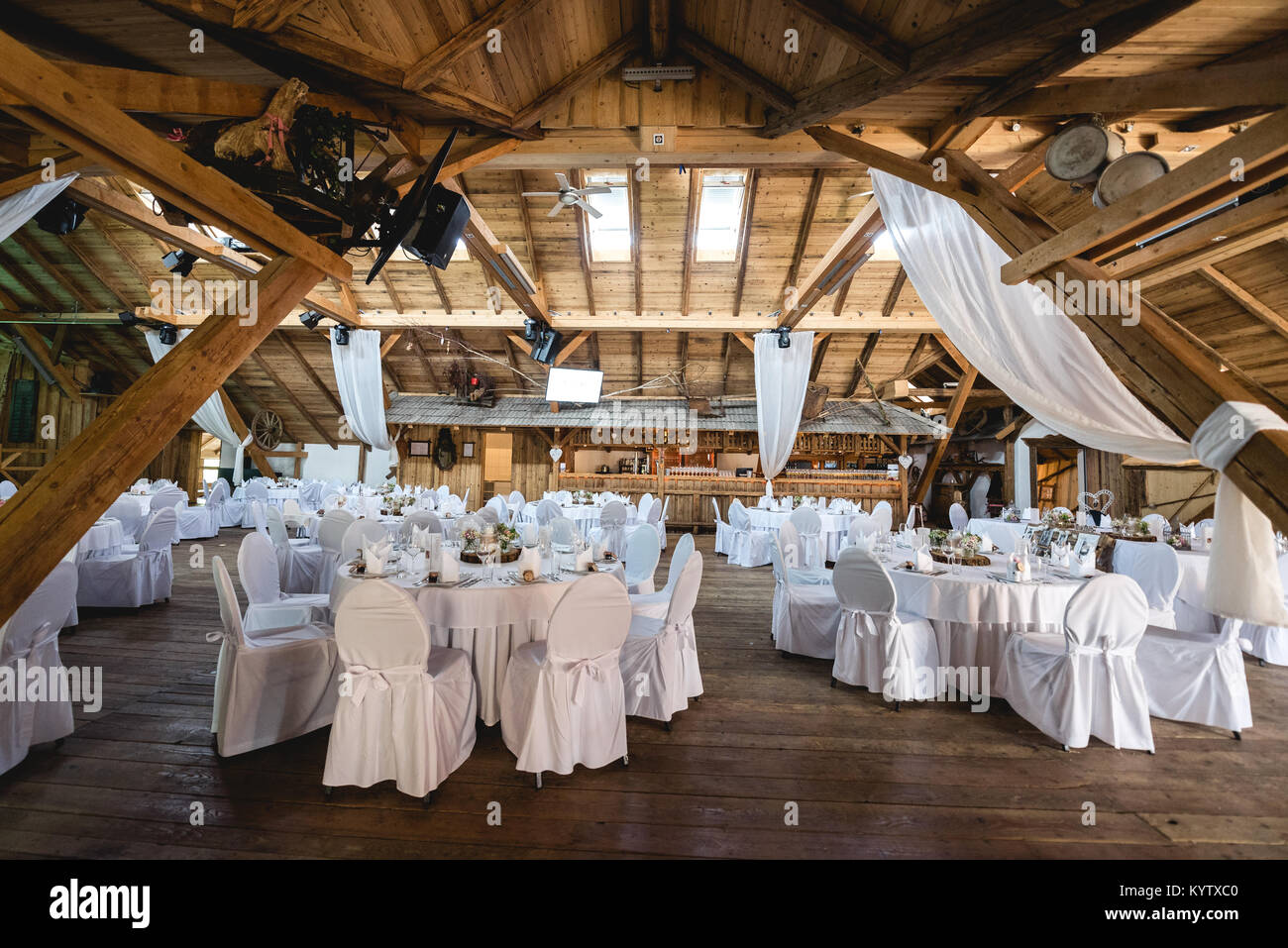 Empty banquet hall table hi-res stock photography and images - Alamy