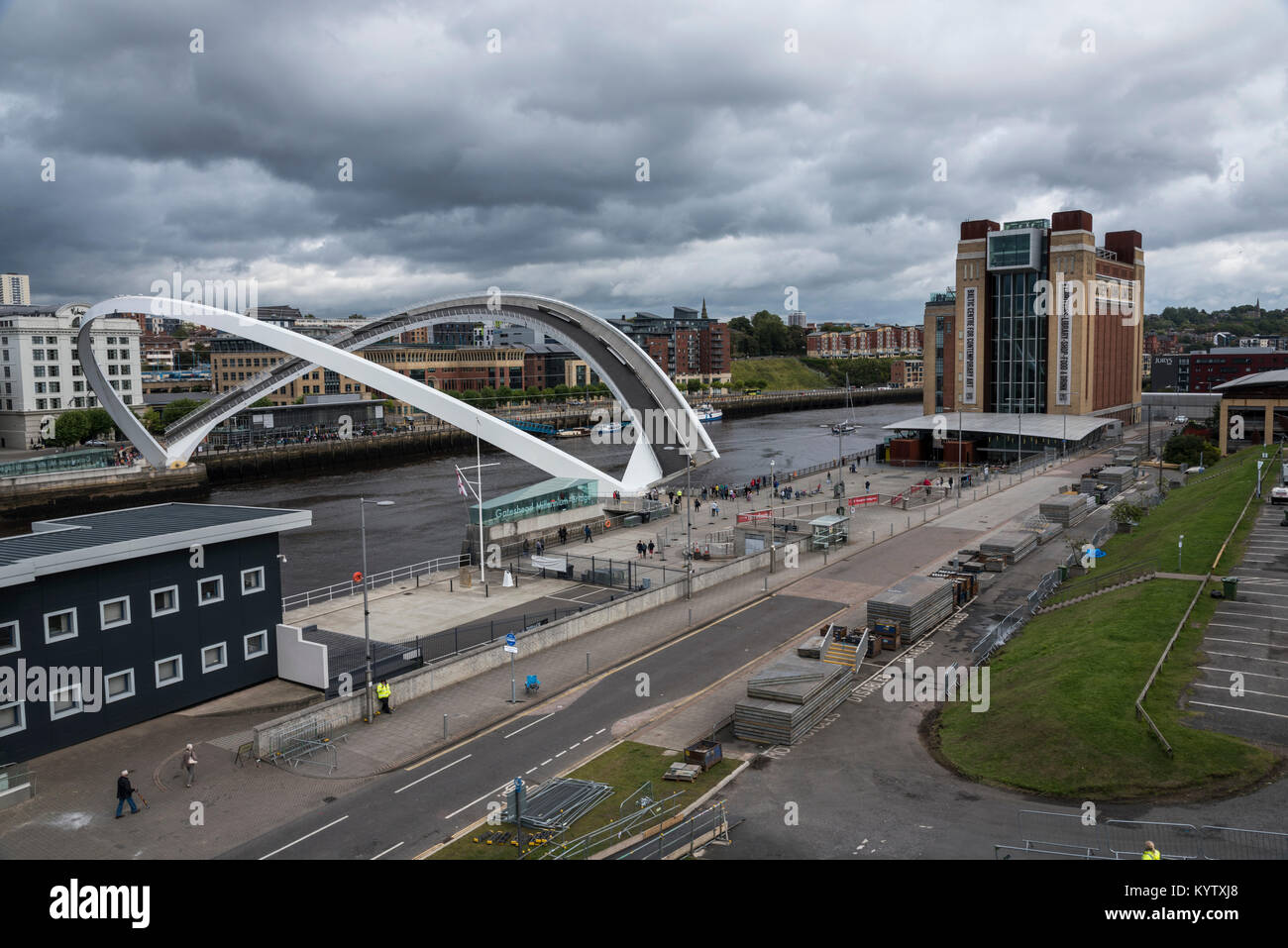 Millennium bridge gateshead hi-res stock photography and images - Alamy
