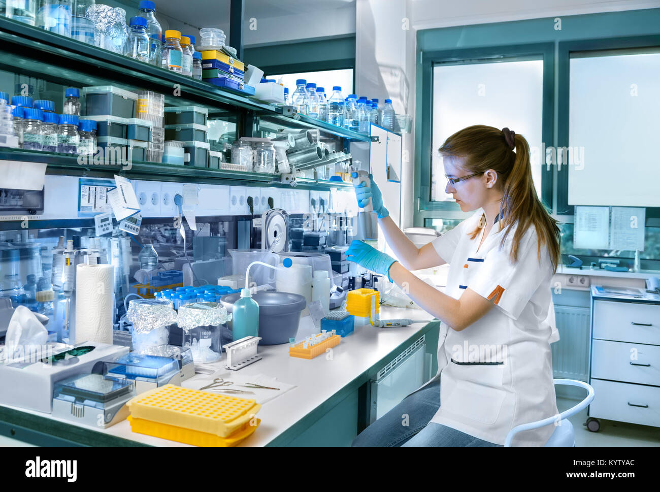 Young scientist works in modern biological lab Stock Photo - Alamy