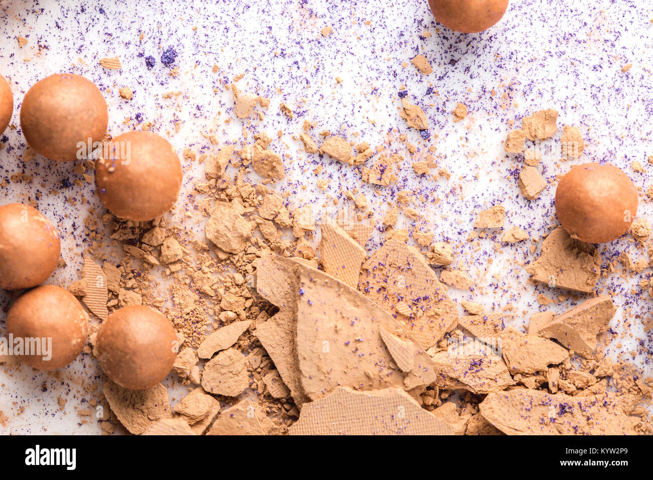 Bronzer balls hi-res stock photography and images - Alamy