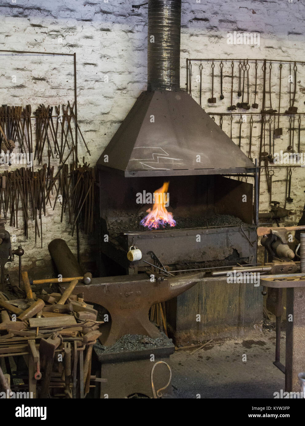 Blacksmith manufacture hi-res stock photography and images - Alamy