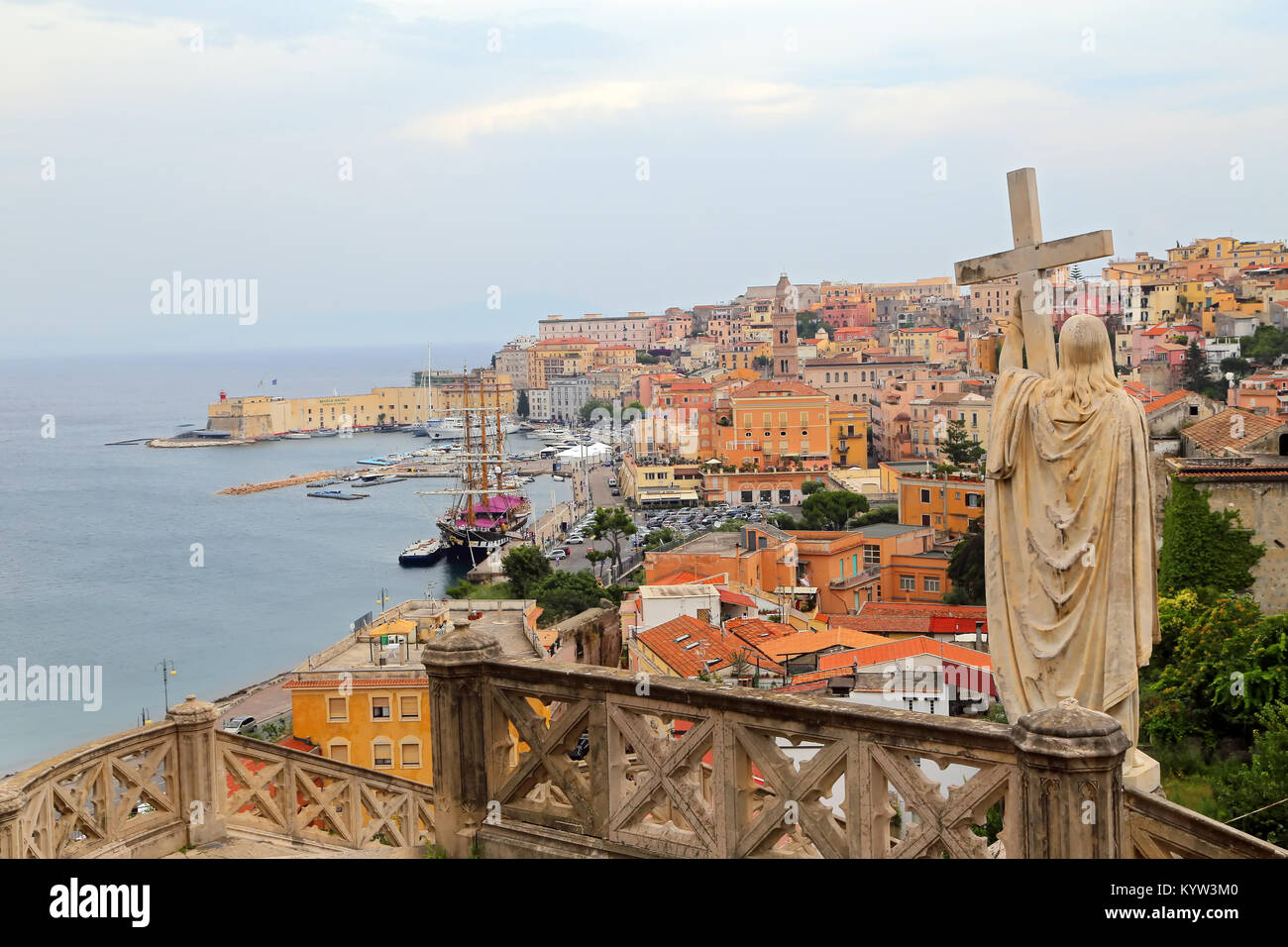 Jesus holding cross statue sculpture hi-res stock photography and ...
