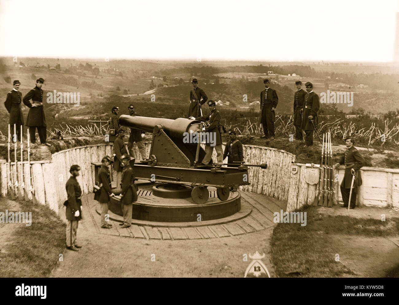 Massachusetts Heavy Artillery, and crew of 100-pdr. Parrott gun on iron ...