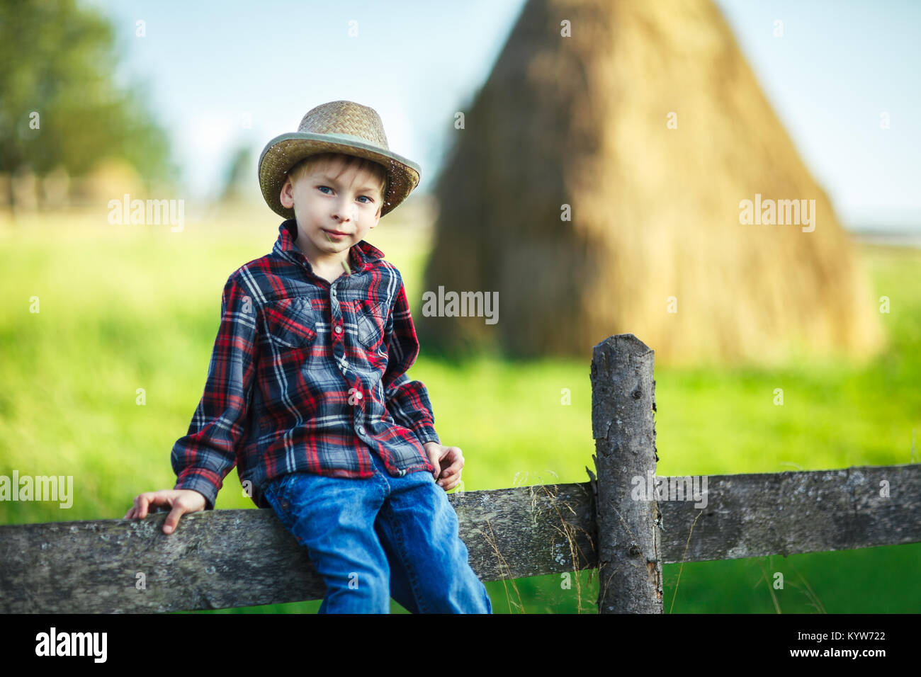 Fence field child hi-res stock photography and images - Alamy