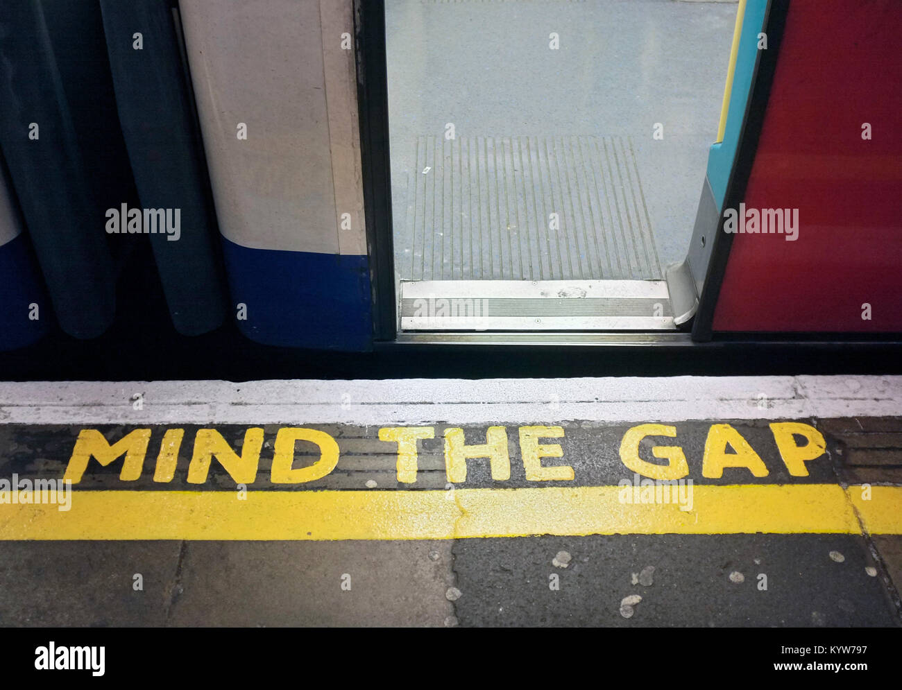 mind the gap sign on london underground TUBE platform, London, UK Stock ...