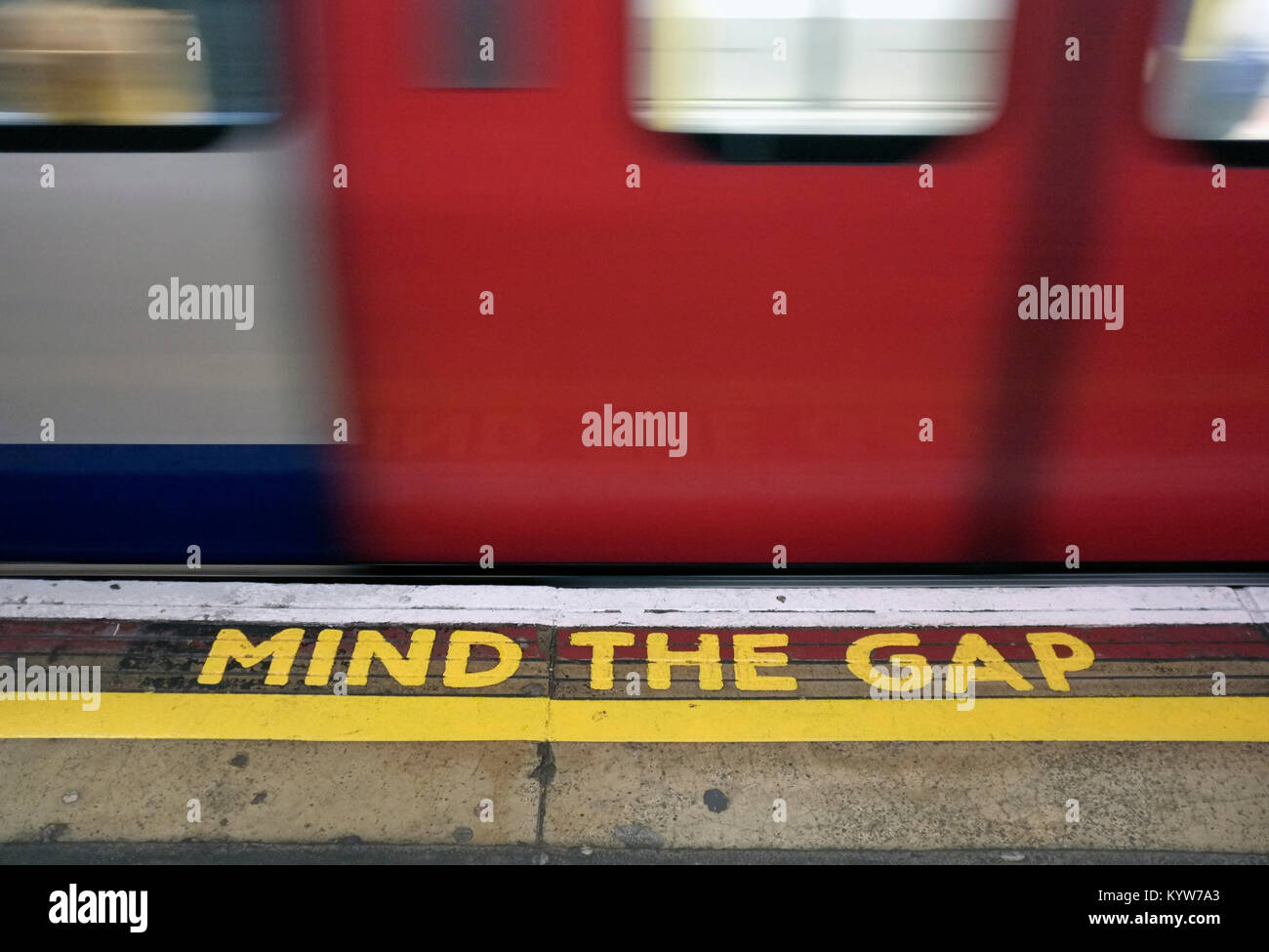 mind the gap sign on london underground TUBE platform, London, UK Stock ...