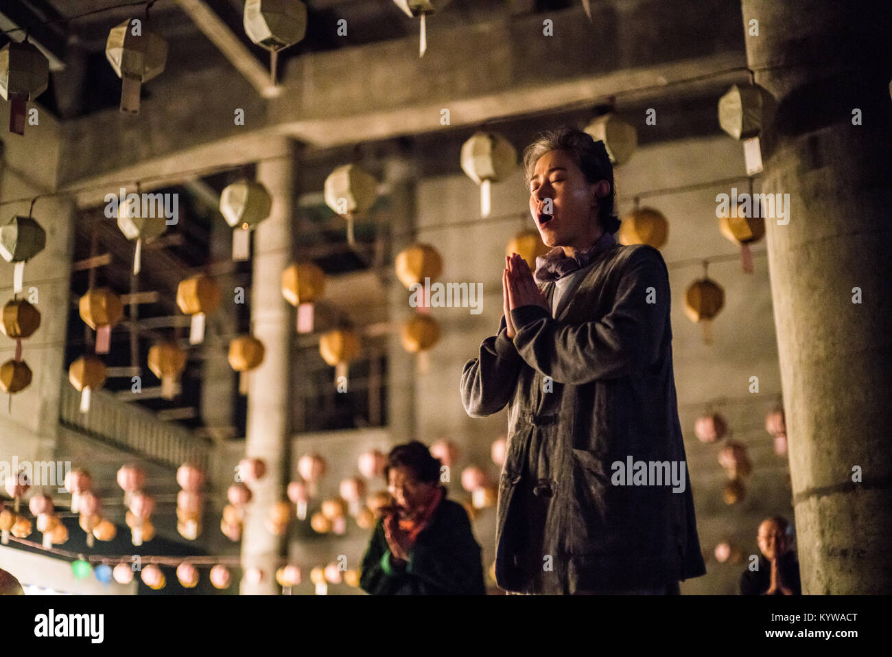 Korean prayer praying asian hi-res stock photography and images - Alamy