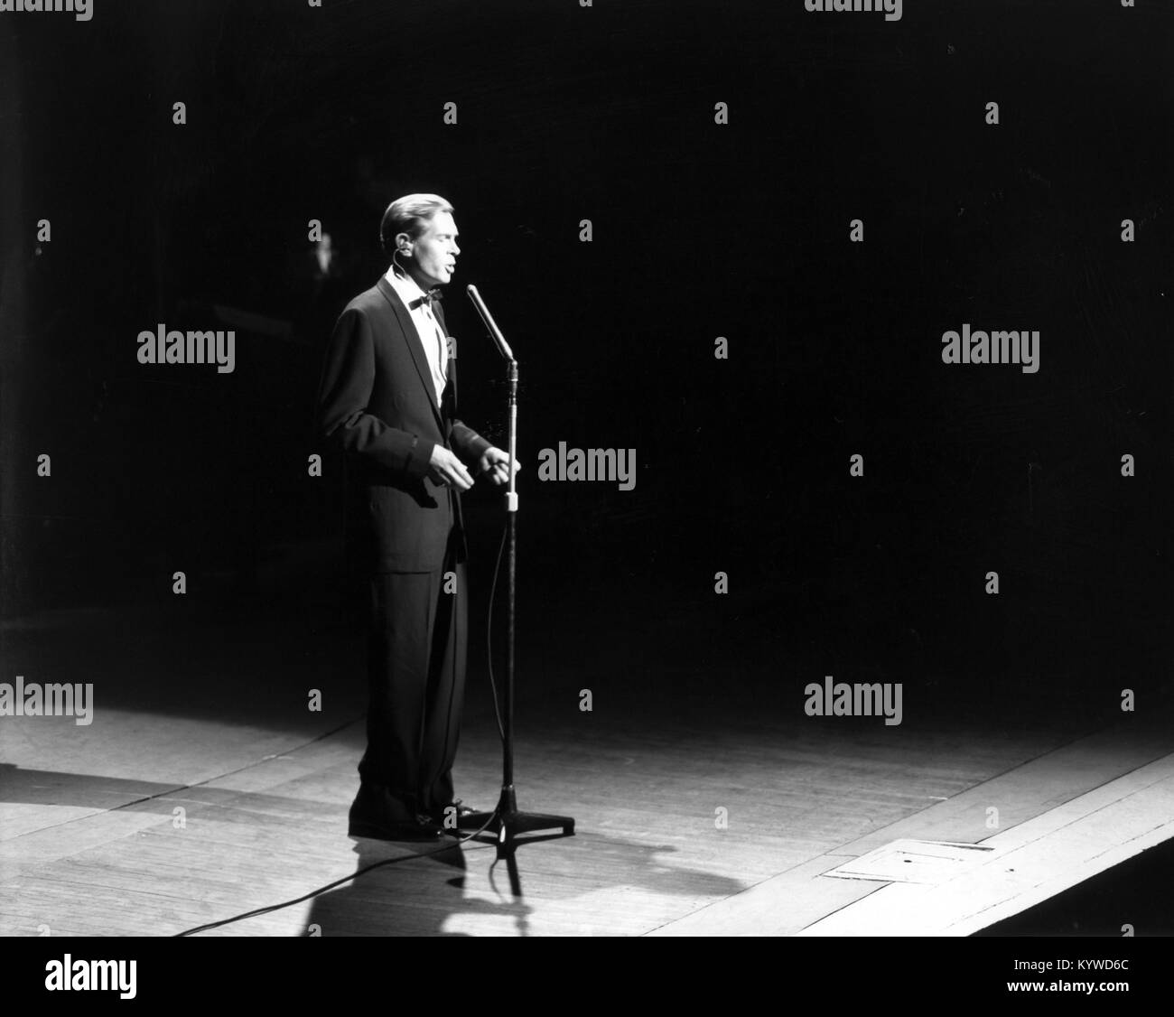 JOHNNIE RAY (1927-1990) American pop singer at the London Palladium in ...
