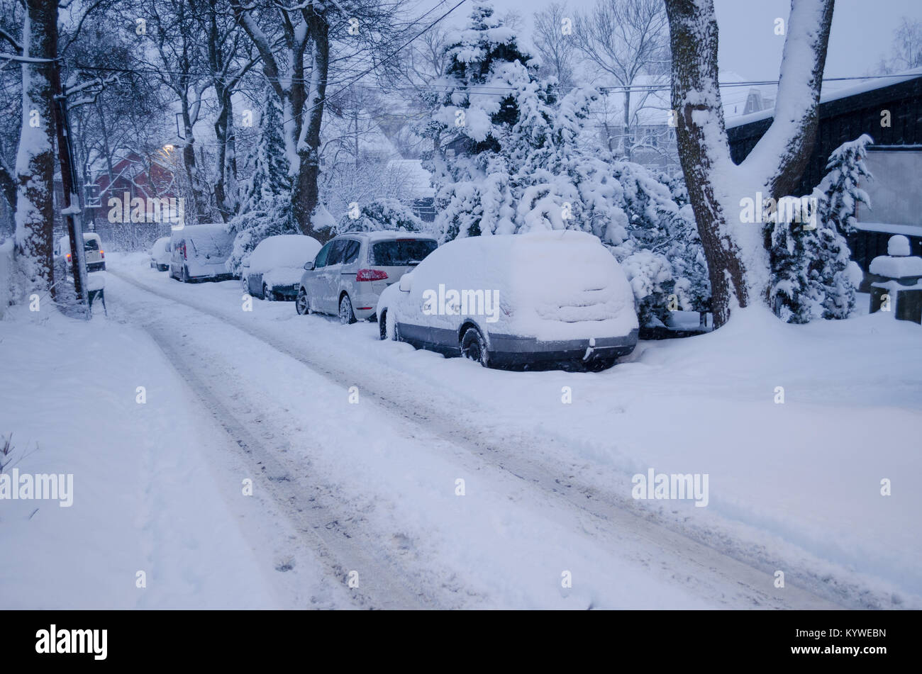Cars covered in snow norway hi-res stock photography and images - Alamy