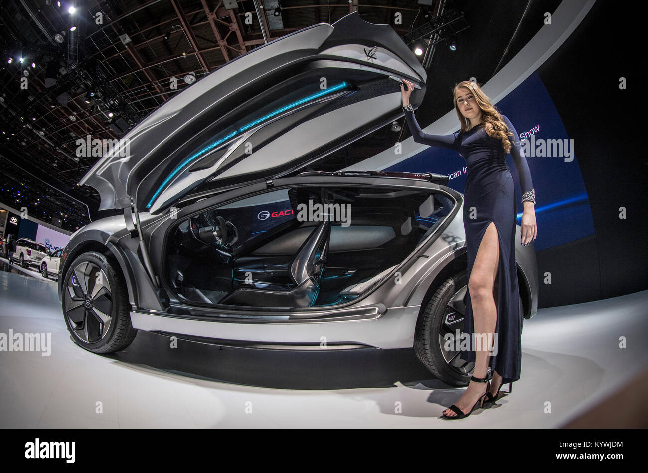 Car show hostess hi-res stock photography and images - Alamy