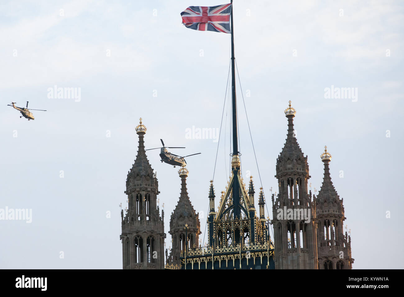 Helicopter tour of london hi-res stock photography and images - Alamy