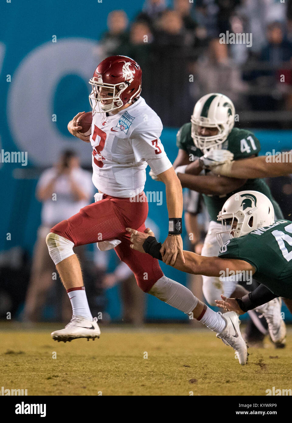 San Diego, CA. 28th Dec, 2017. Washington State quarterback (3) Tyler ...