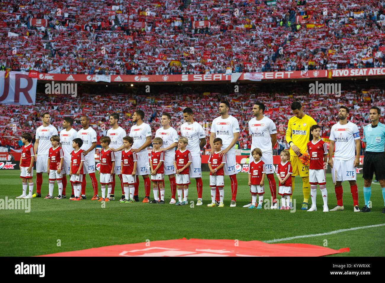 Madrid, Spain. 22nd May, 2016. Sevilla team group line-up (Sevilla ...