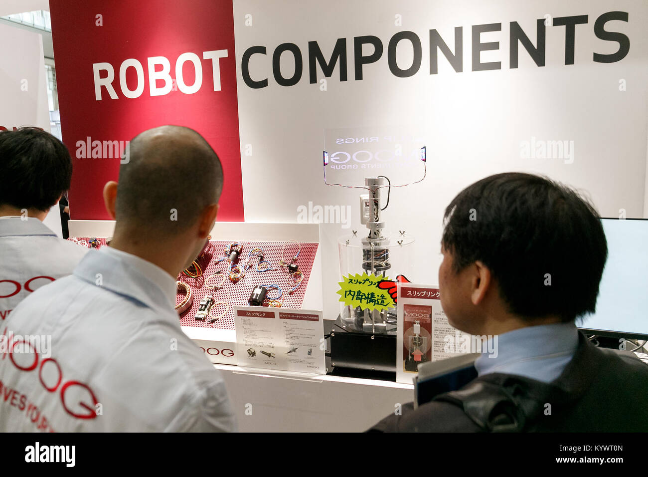 Tokyo, Japan. 17th Jan, 2018. Visitors gather at the RoboDEX exhibition in Tokyo Big Sight on ...