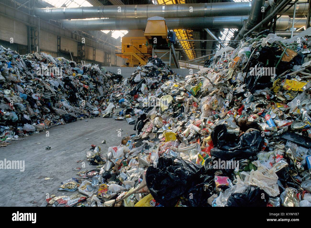 Rubbish solid waste management landfill hi-res stock photography and ...