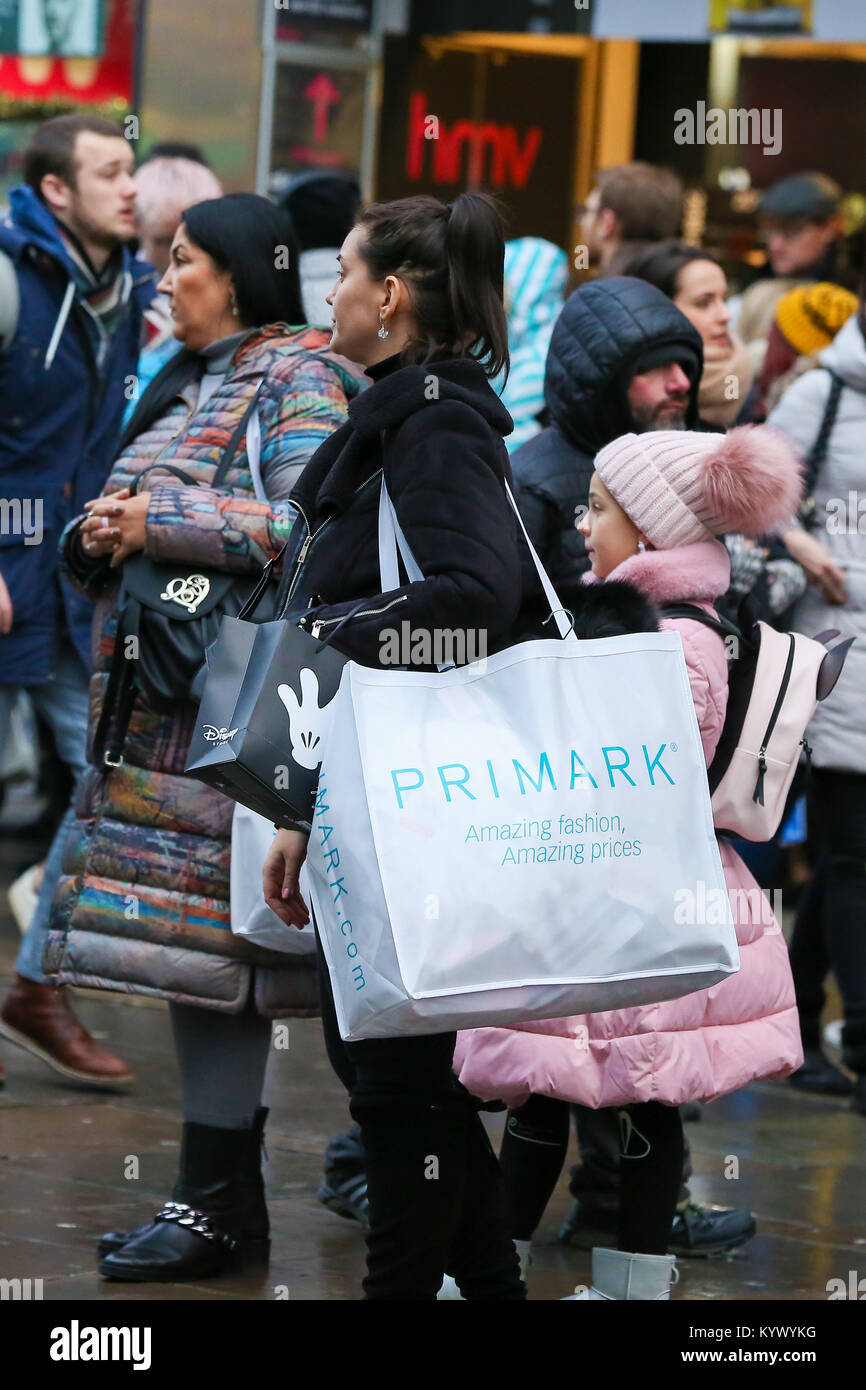 Crowds of festive shoppers hit Oxford Street in London Featuring ...