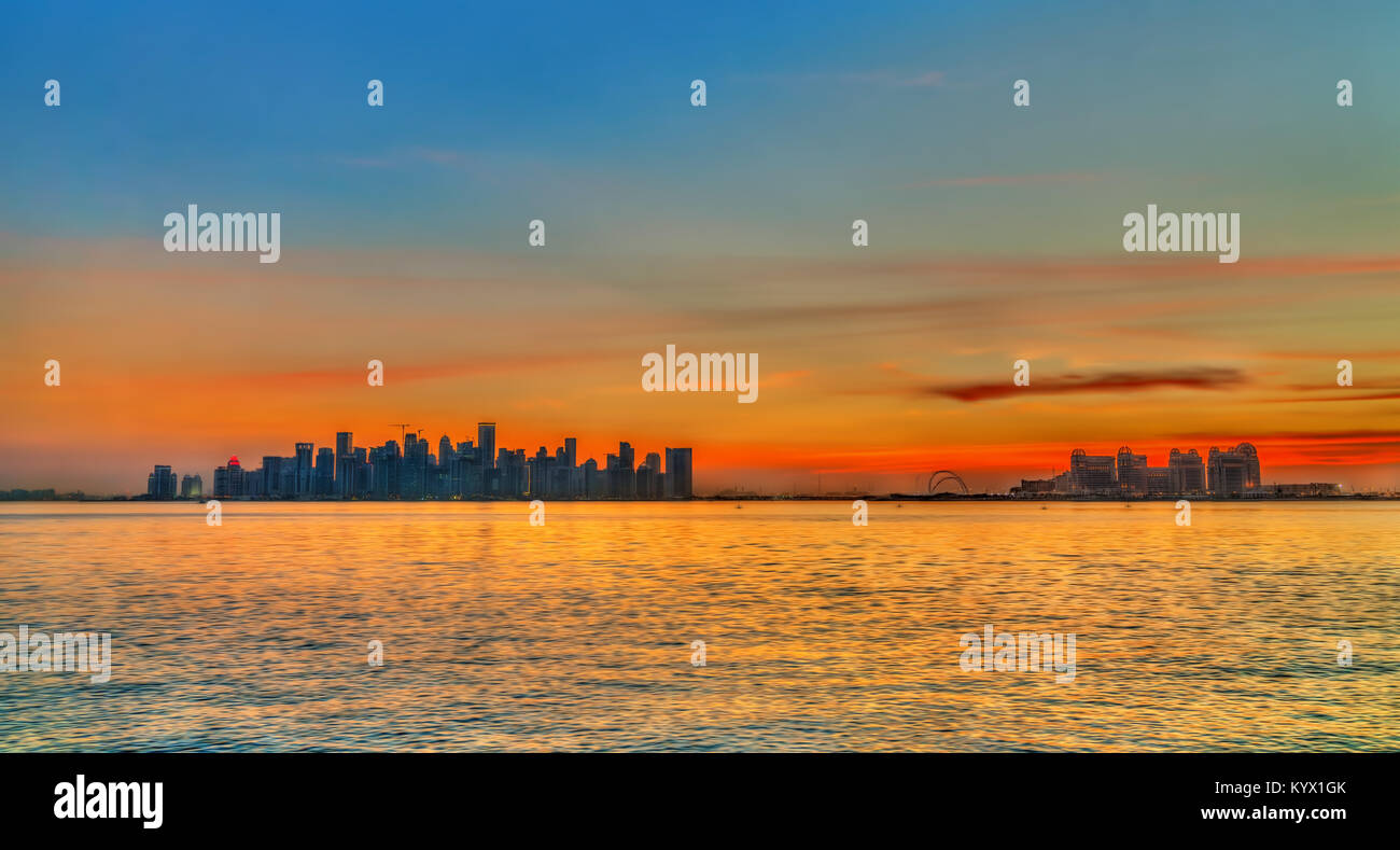 Doha qatar skyline sunset hi-res stock photography and images - Alamy