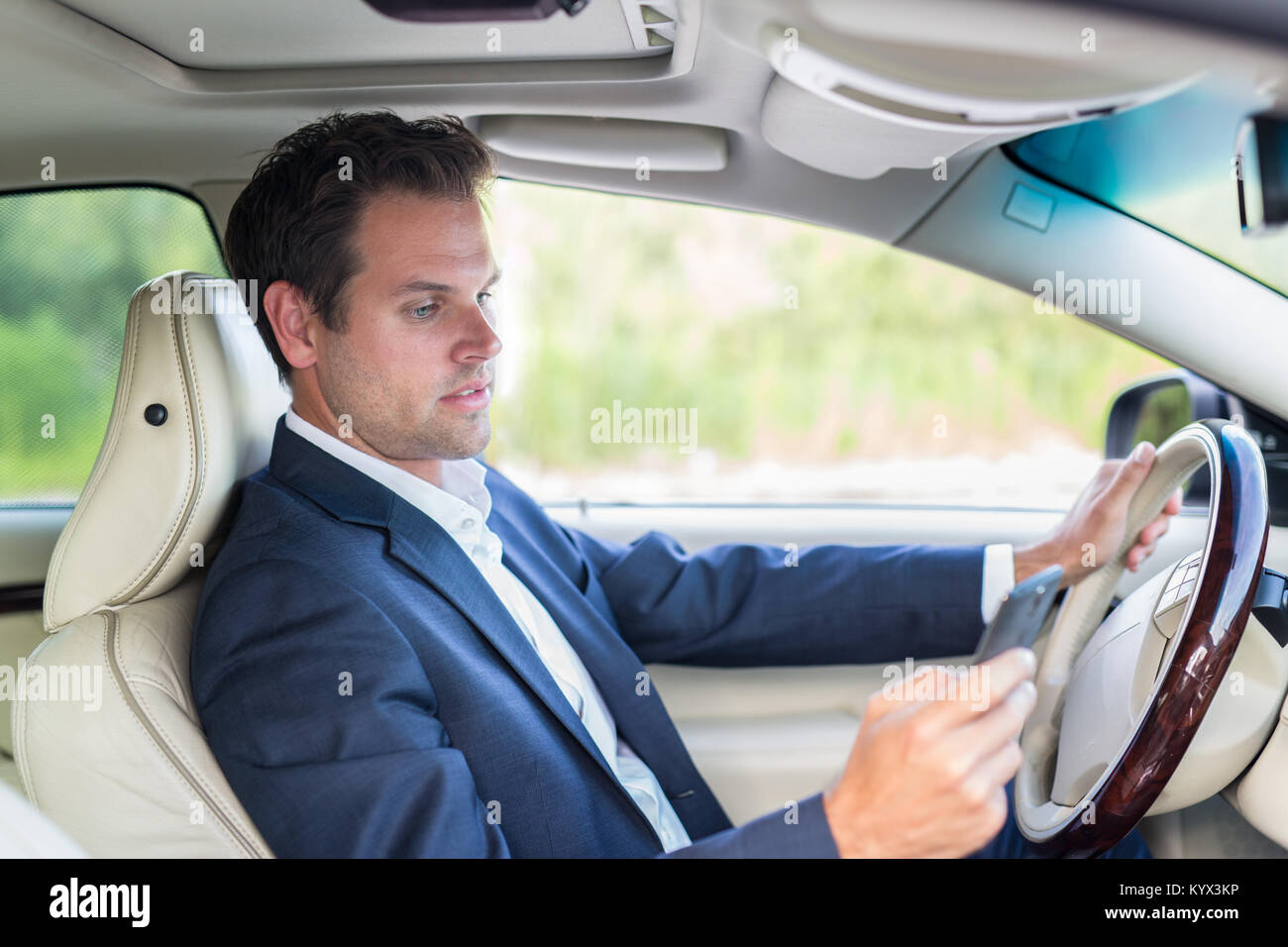 Paying attention while driving hi-res stock photography and images - Alamy