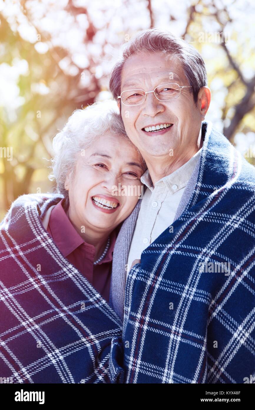 Old indian couple embracing hi-res stock photography and images - Alamy