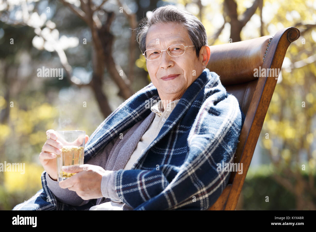 Man sunbathing in yard hi-res stock photography and images - Alamy