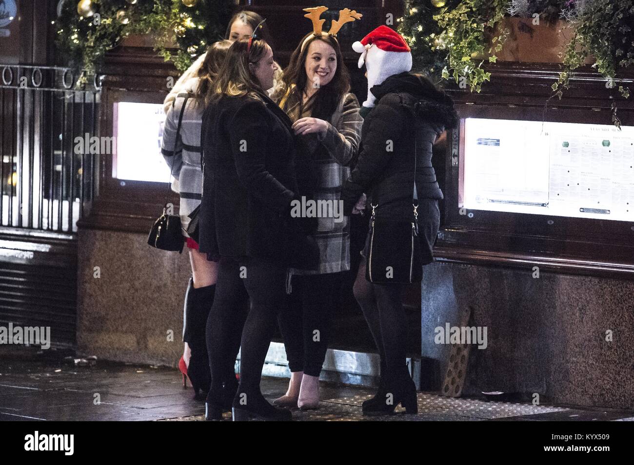 Christmas Revellers party in Glasgow city centre as many have office ...