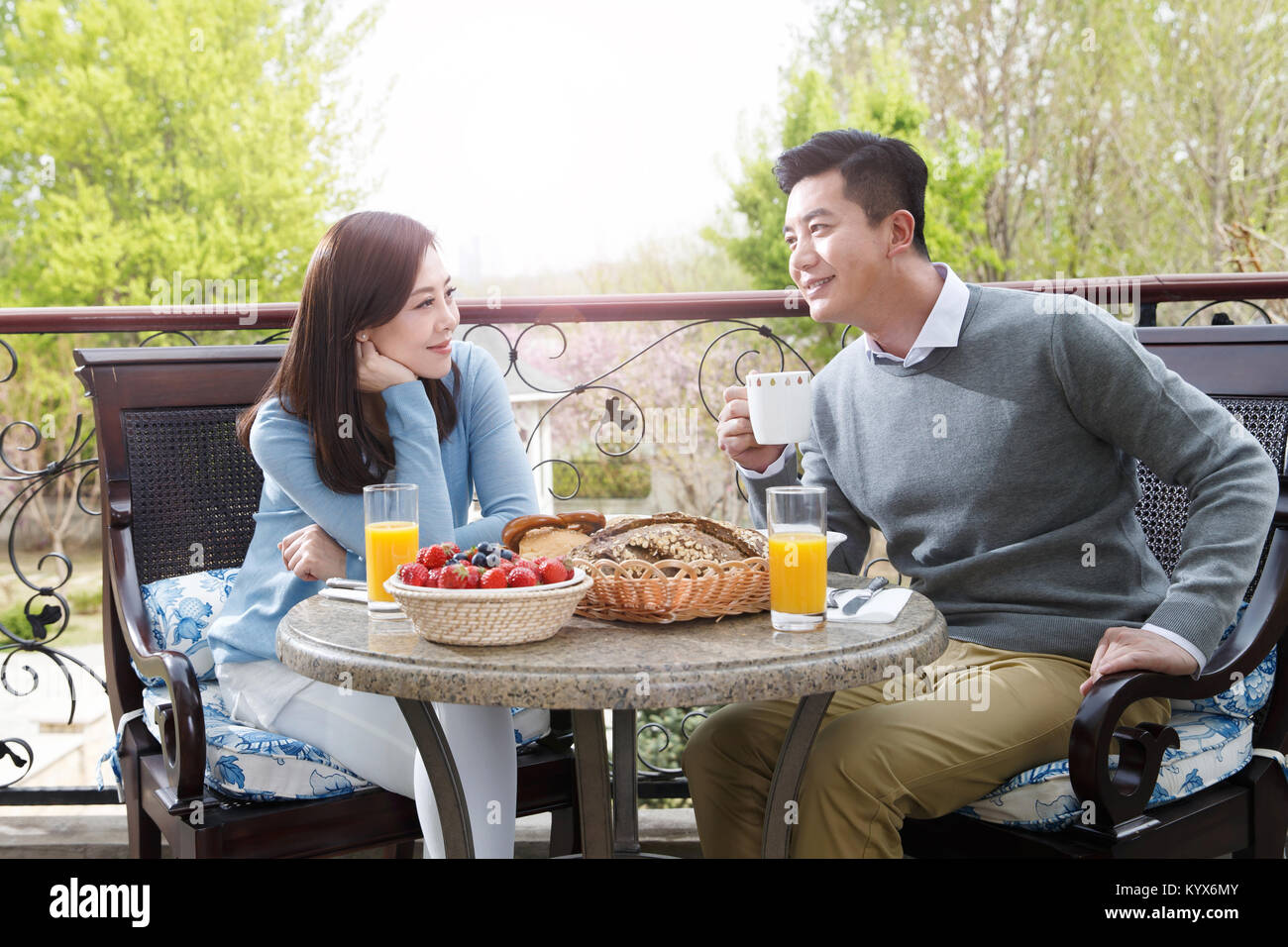 Indian middle class family hi-res stock photography and images - Alamy