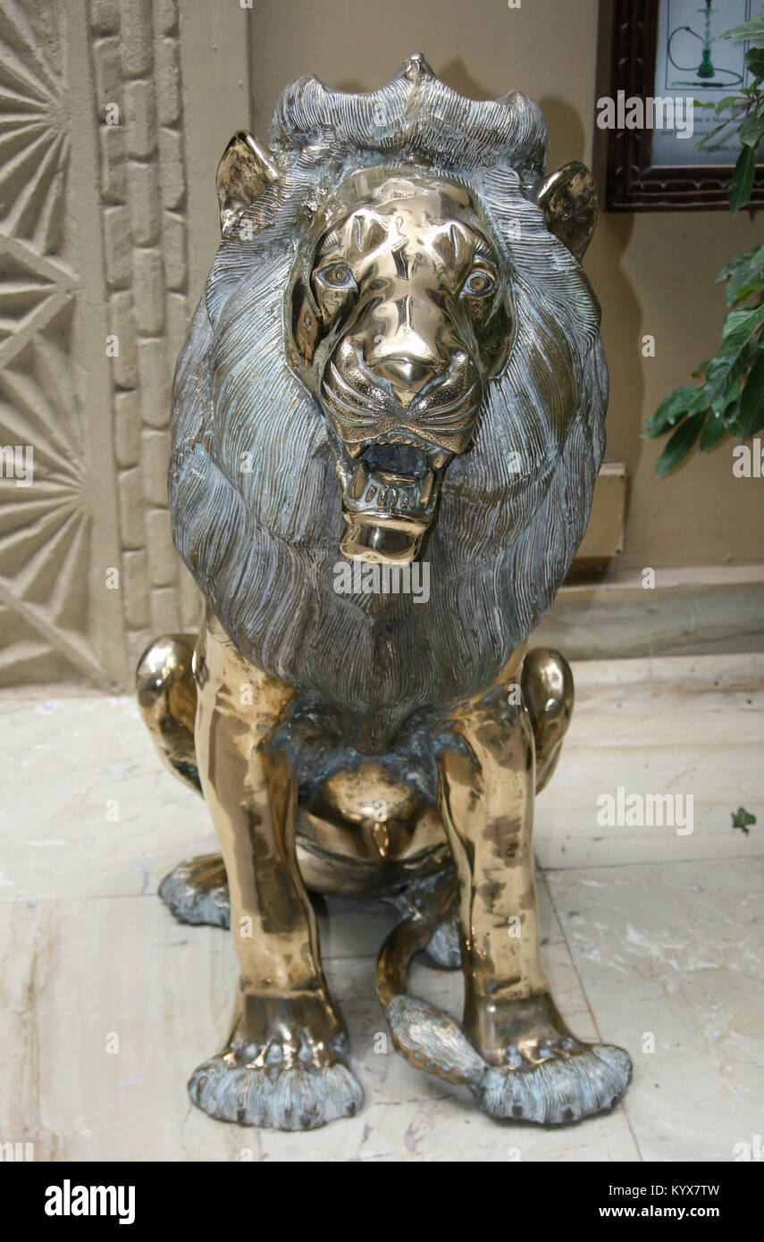 Silver lion hi-res stock photography and images - Alamy