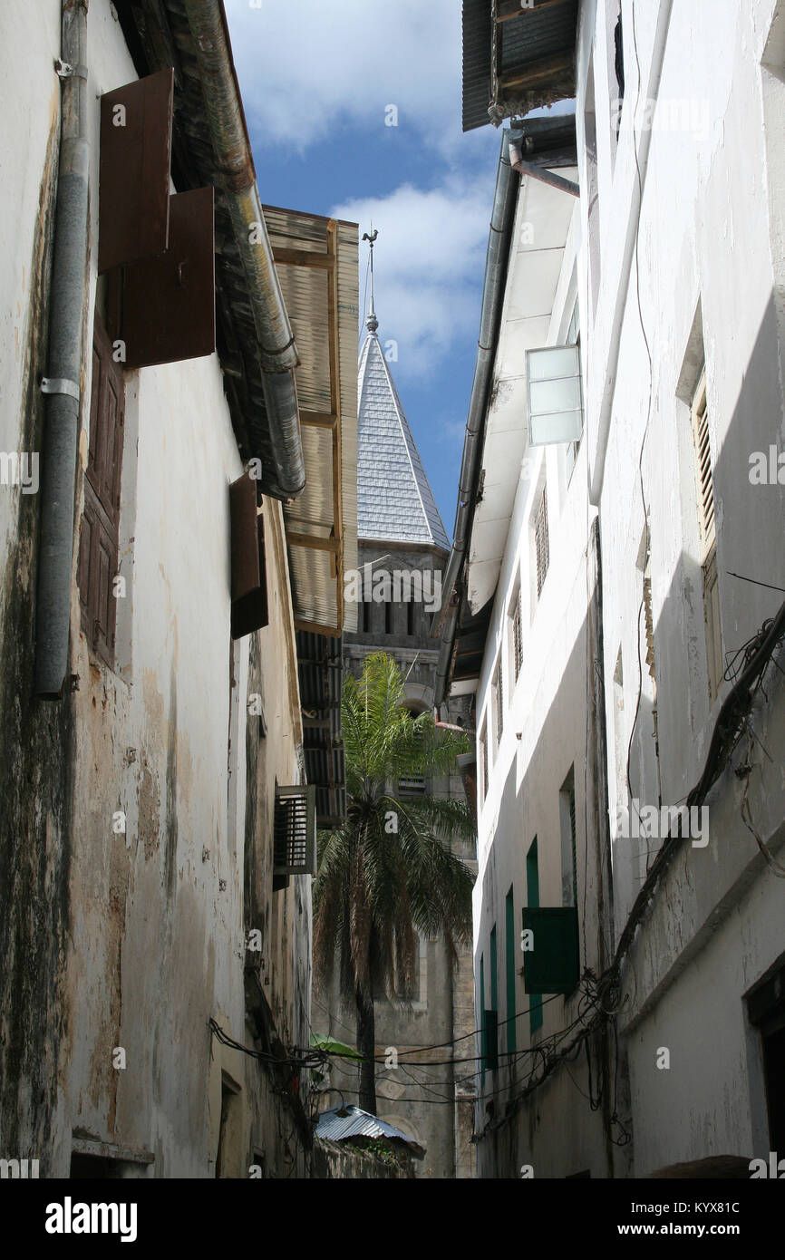 Narrow alley dead end between apartment buildings, Stone Town, Zanzibar ...