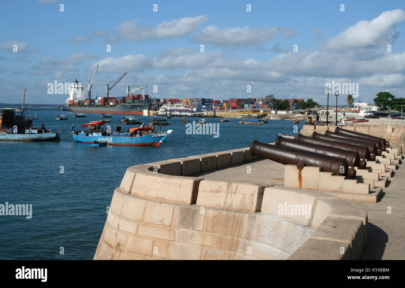 Ships and cannons at Forodhani Gradens & Square, Stonetown, Zanzibar ...