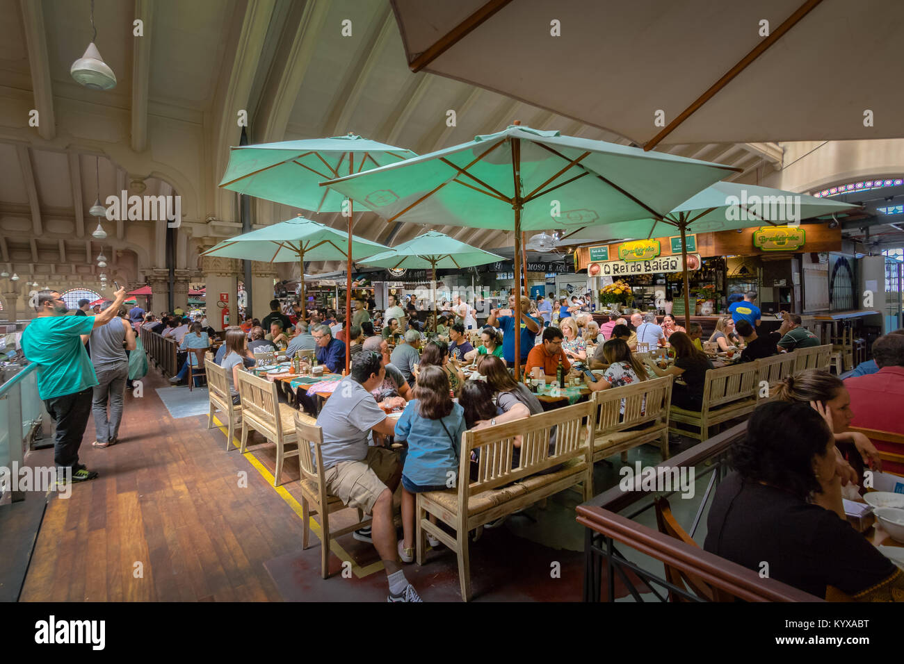 Mercado restaurant hi-res stock photography and images - Alamy
