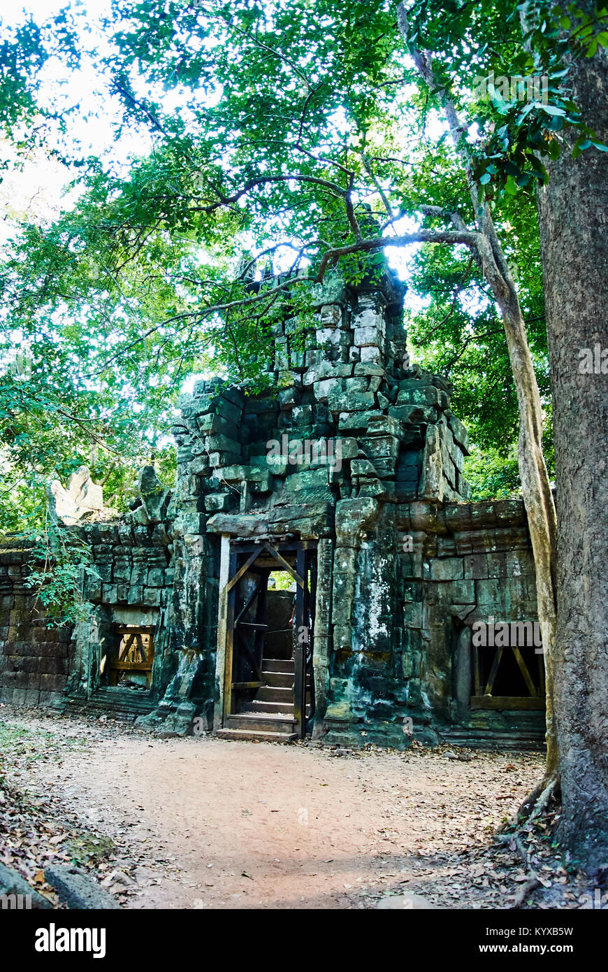 Historic building in Angkor wat Thom Cambodia Stock Photo - Alamy