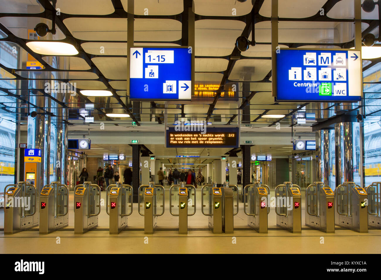 Ticketing barrier hi-res stock photography and images - Alamy