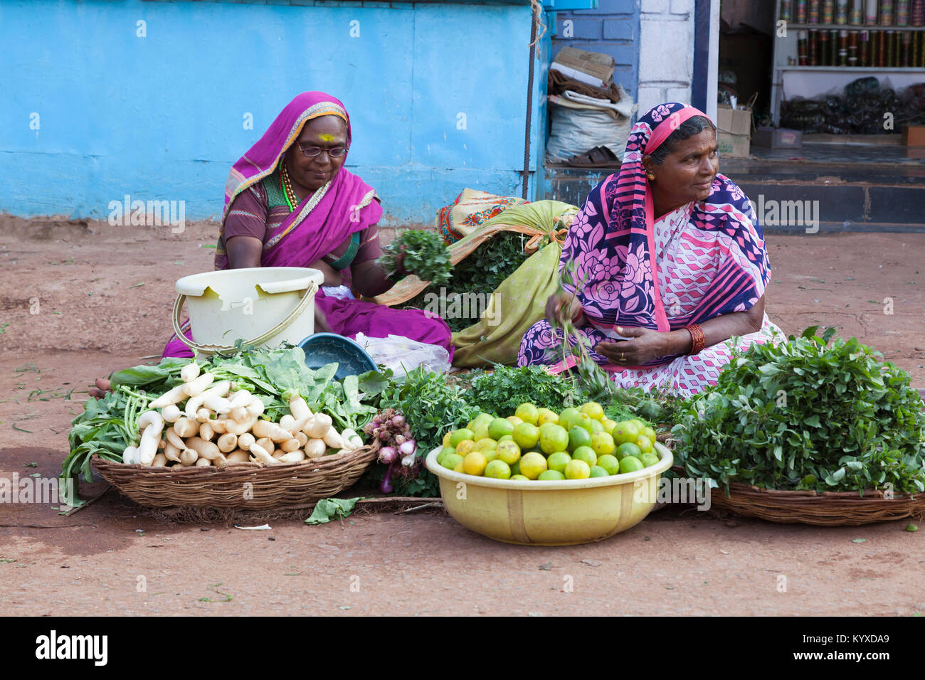 Indian red carrots indian market hi-res stock photography and images ...