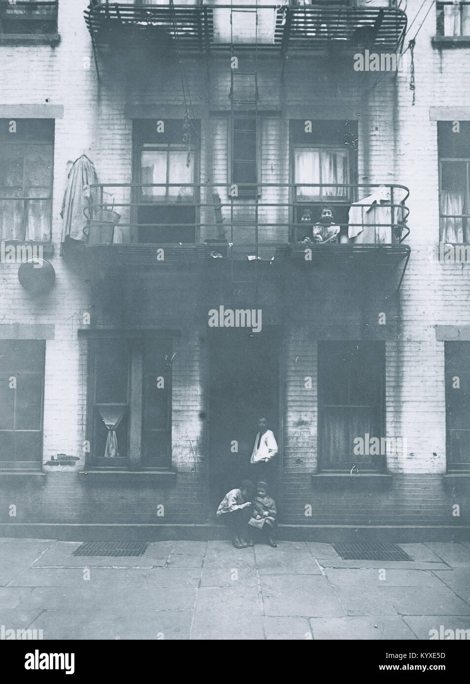 Manhattan tenement hi-res stock photography and images - Alamy