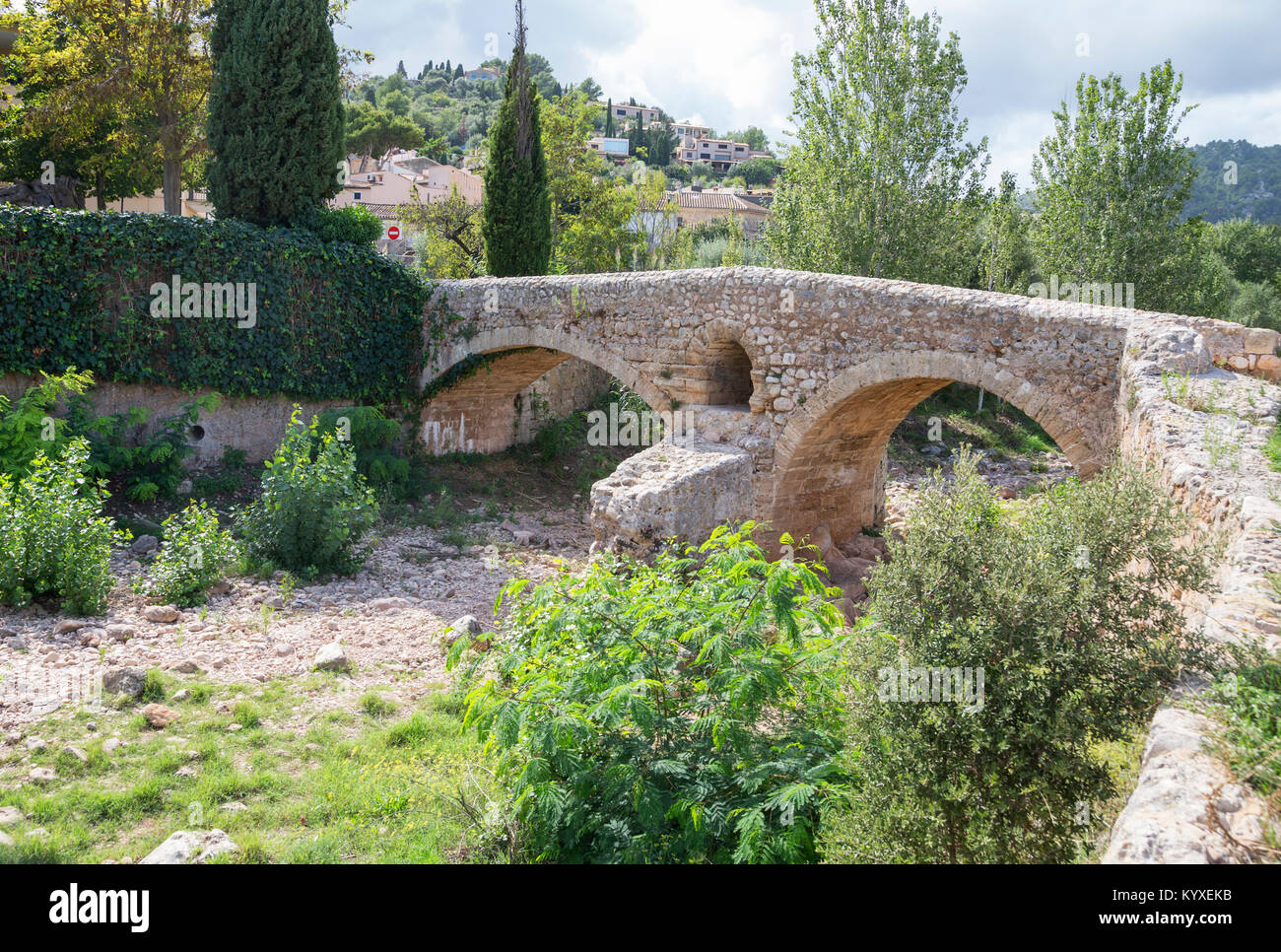 Roman arch bridges hi-res stock photography and images - Alamy
