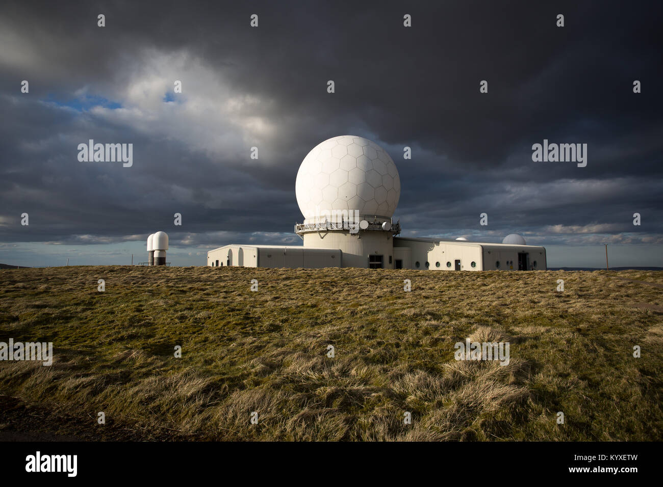 Air traffic control radar hi-res stock photography and images - Alamy