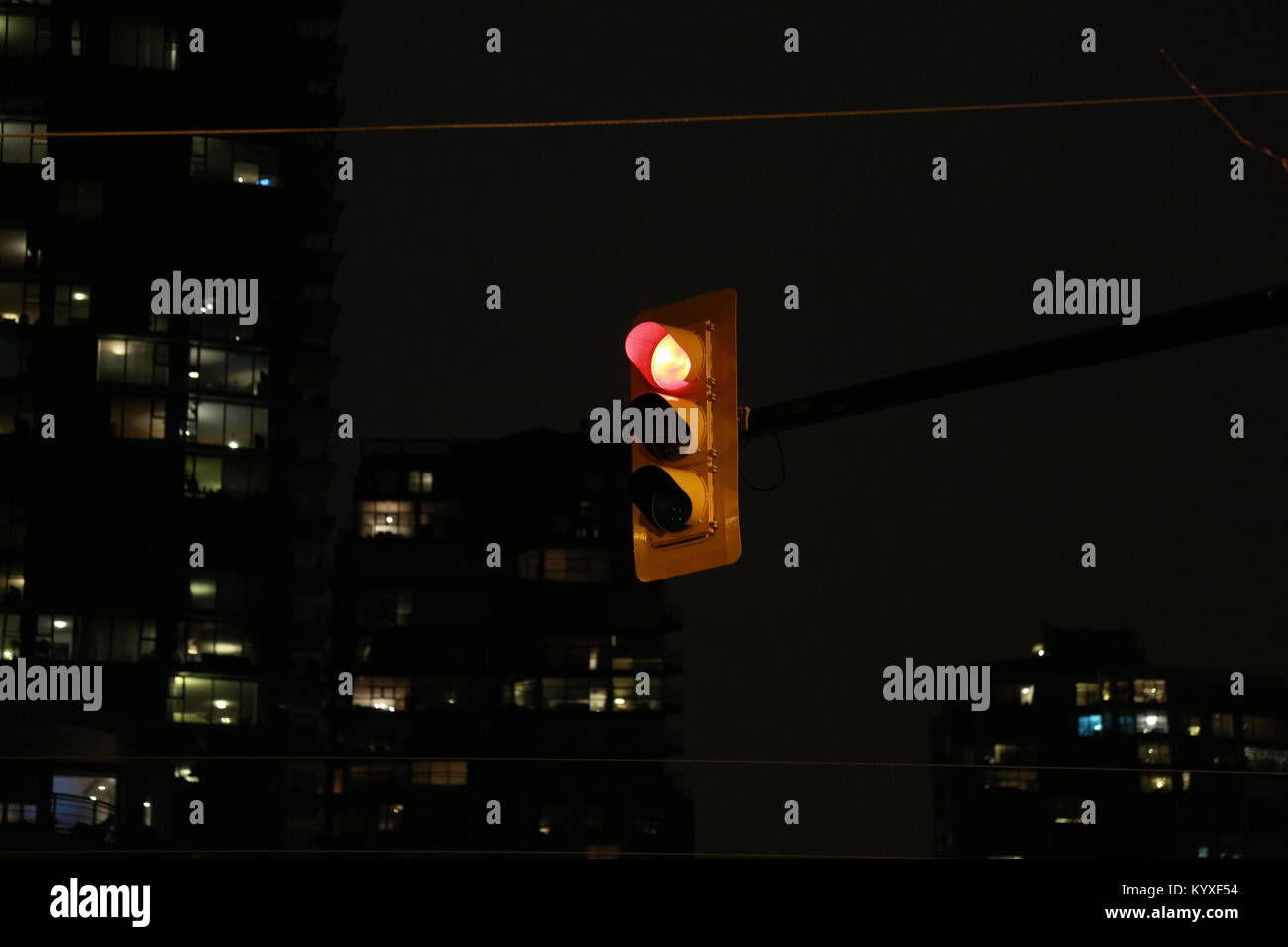 Traffic light red night Stock Photo - Alamy